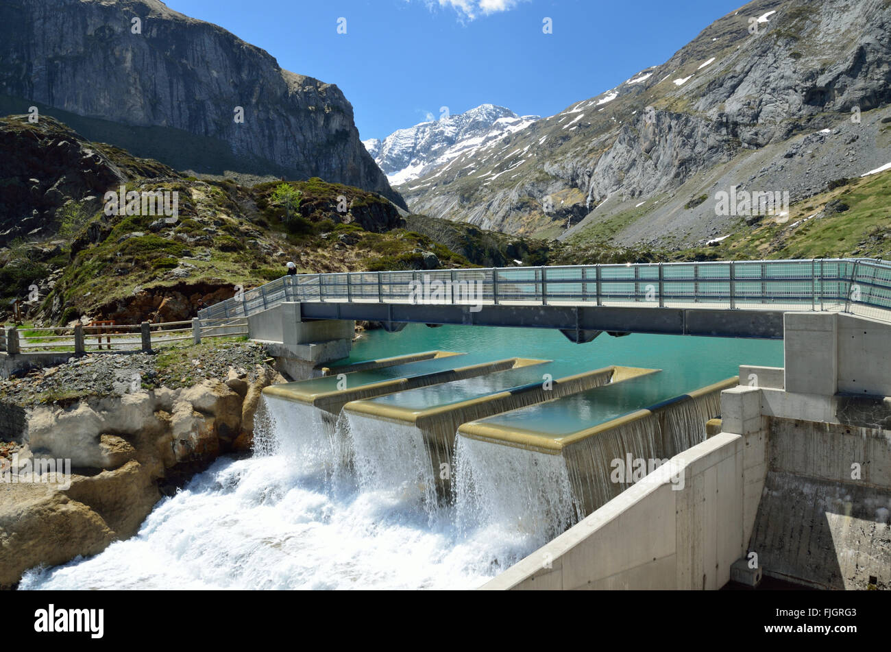 Dam mountain hi-res stock photography and images - Alamy