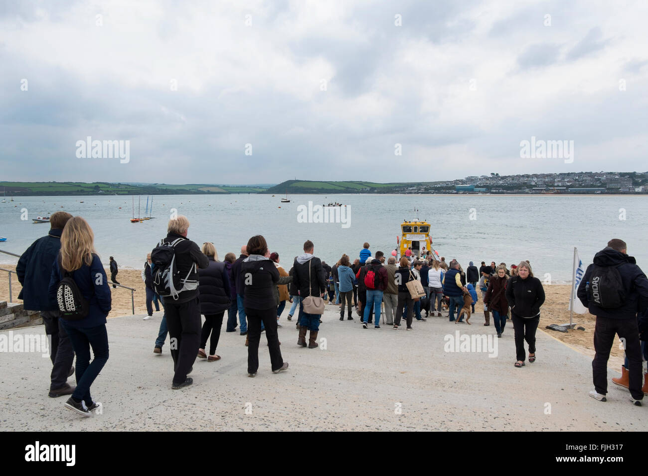 Sea queue hi-res stock photography and images - Alamy