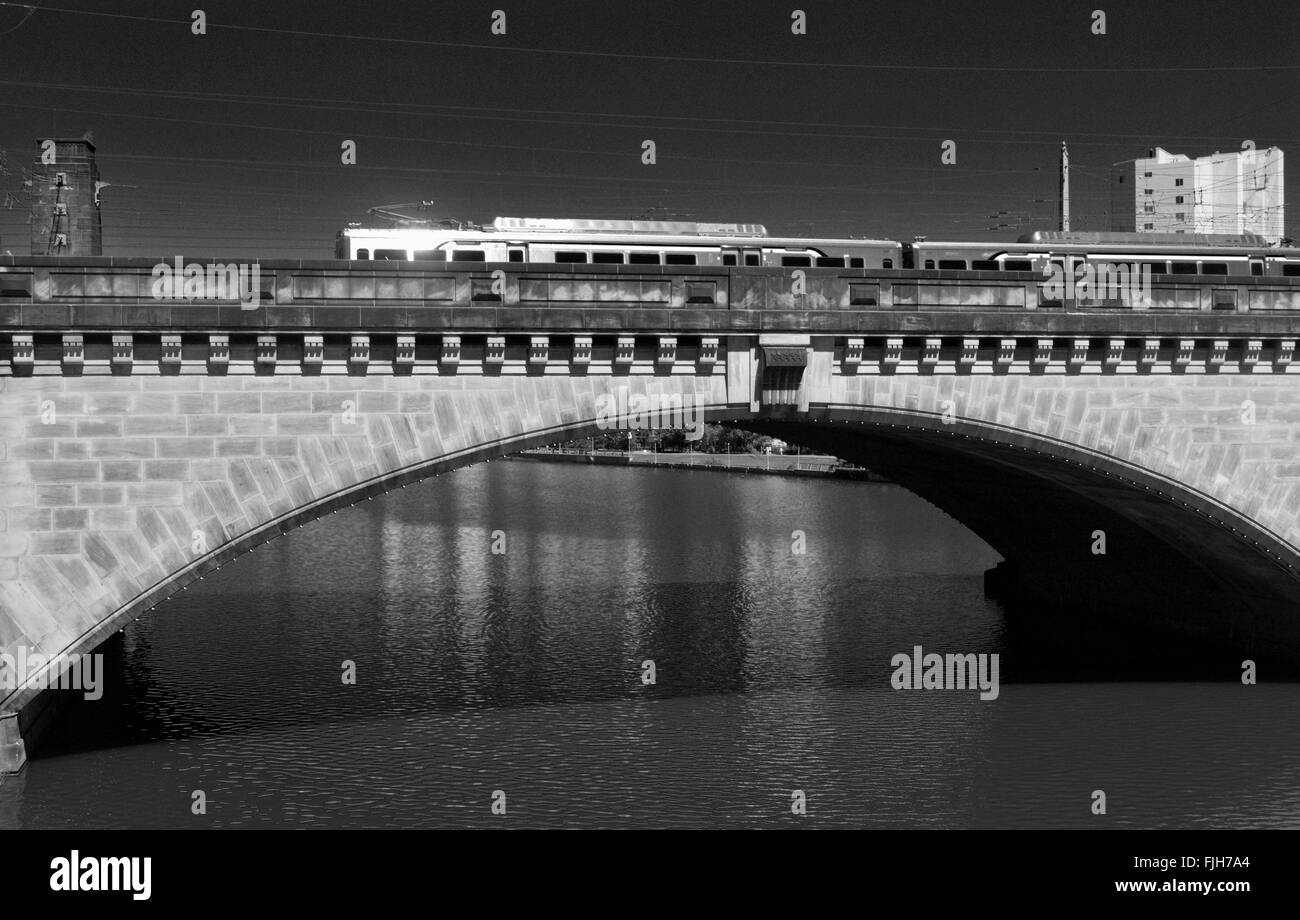 SEPTA train crossing the Schuylkill River in Philadelphia, PA Stock ...
