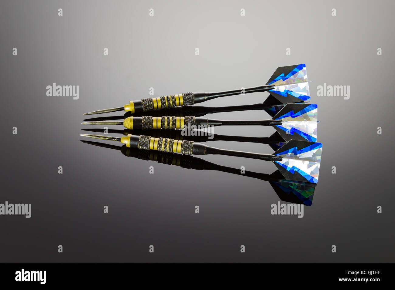 Darts arrow hi-res stock photography and images - Alamy
