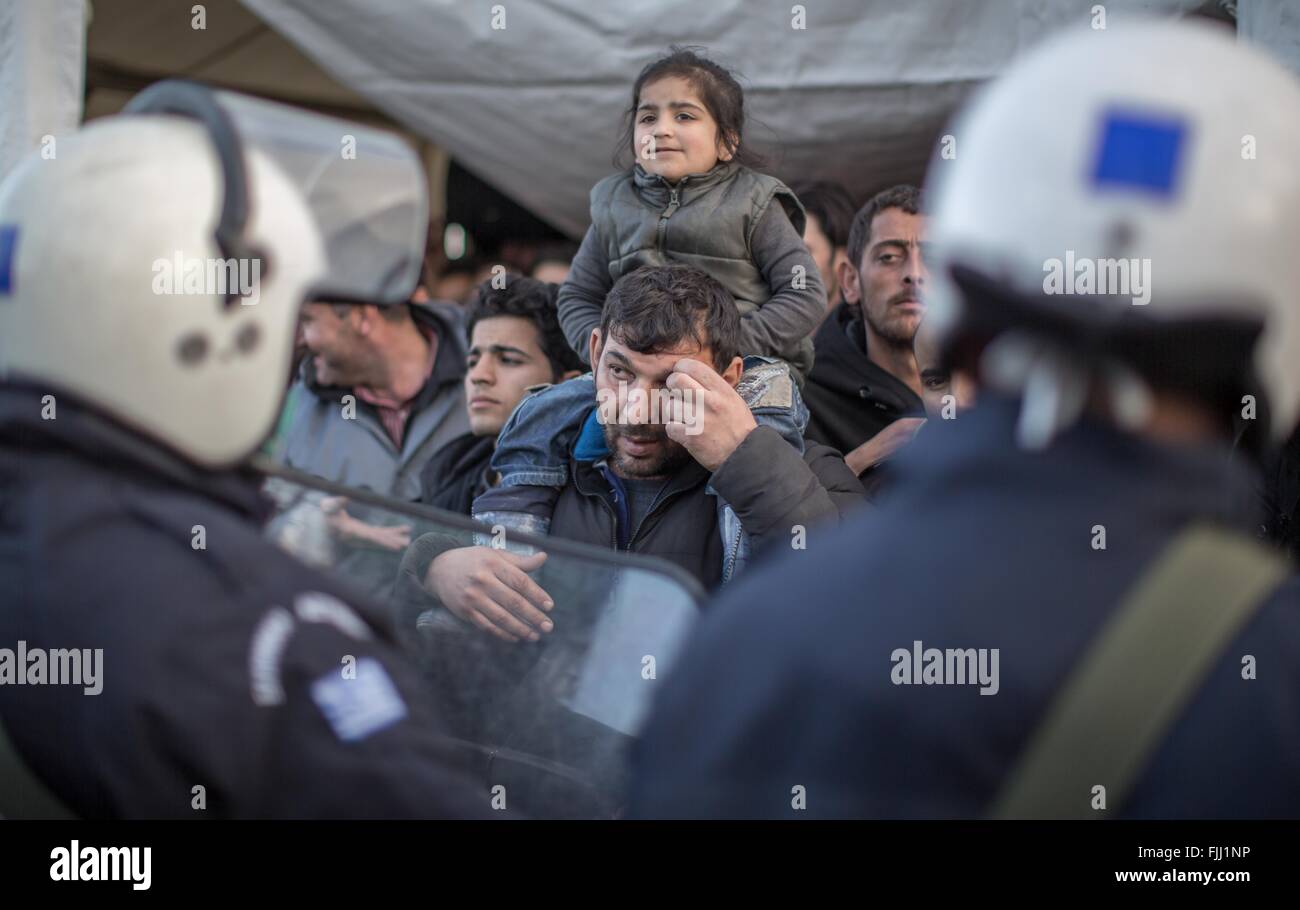 Immigration officers refugee camp hi-res stock photography and images ...