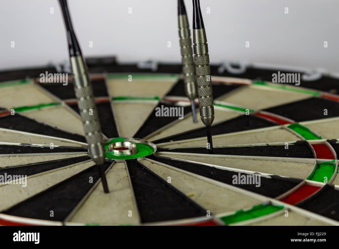 Dart board bulls eye miss hi-res stock photography and images - Alamy