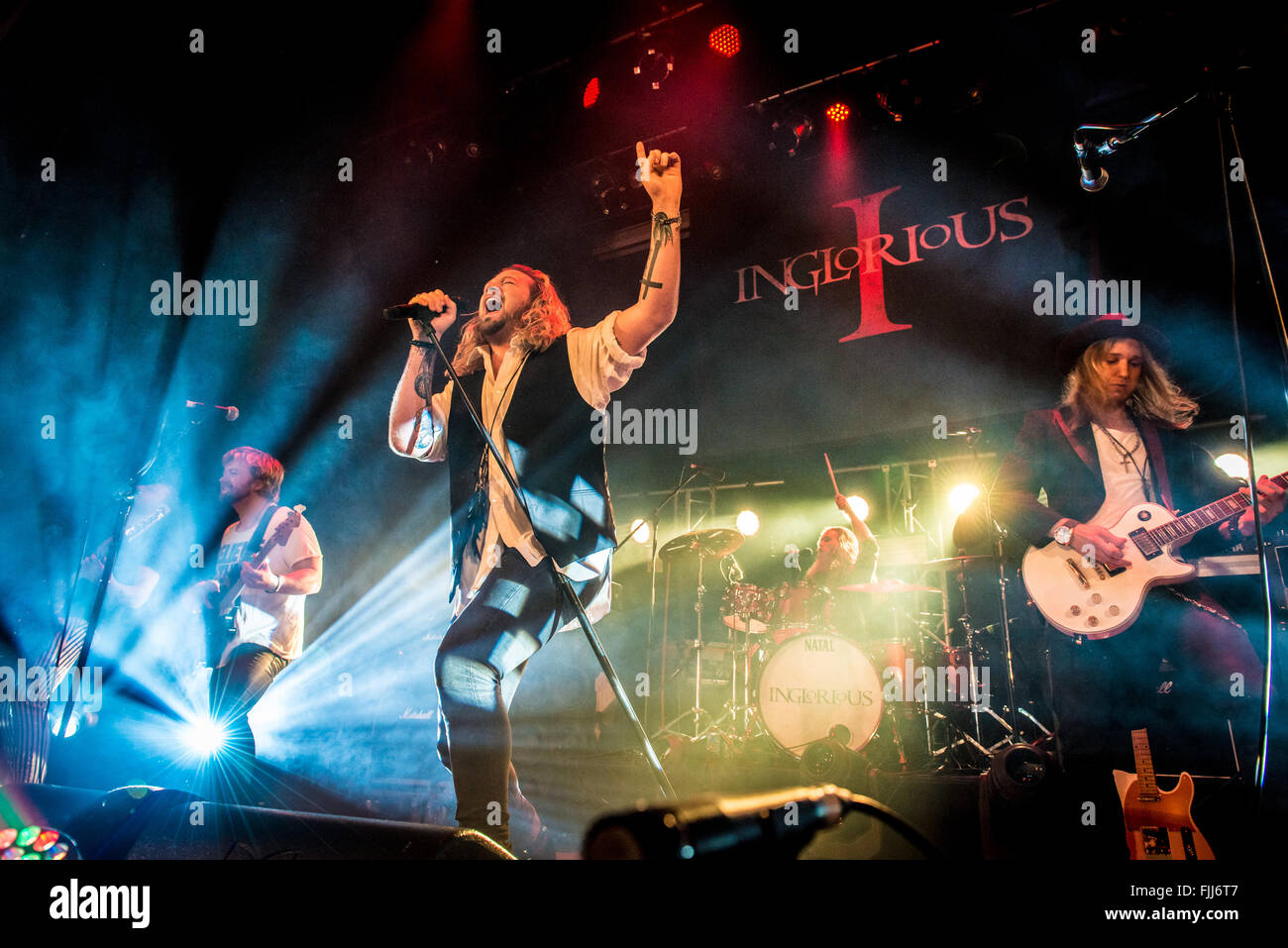 Concert hall gig hi-res stock photography and images - Alamy