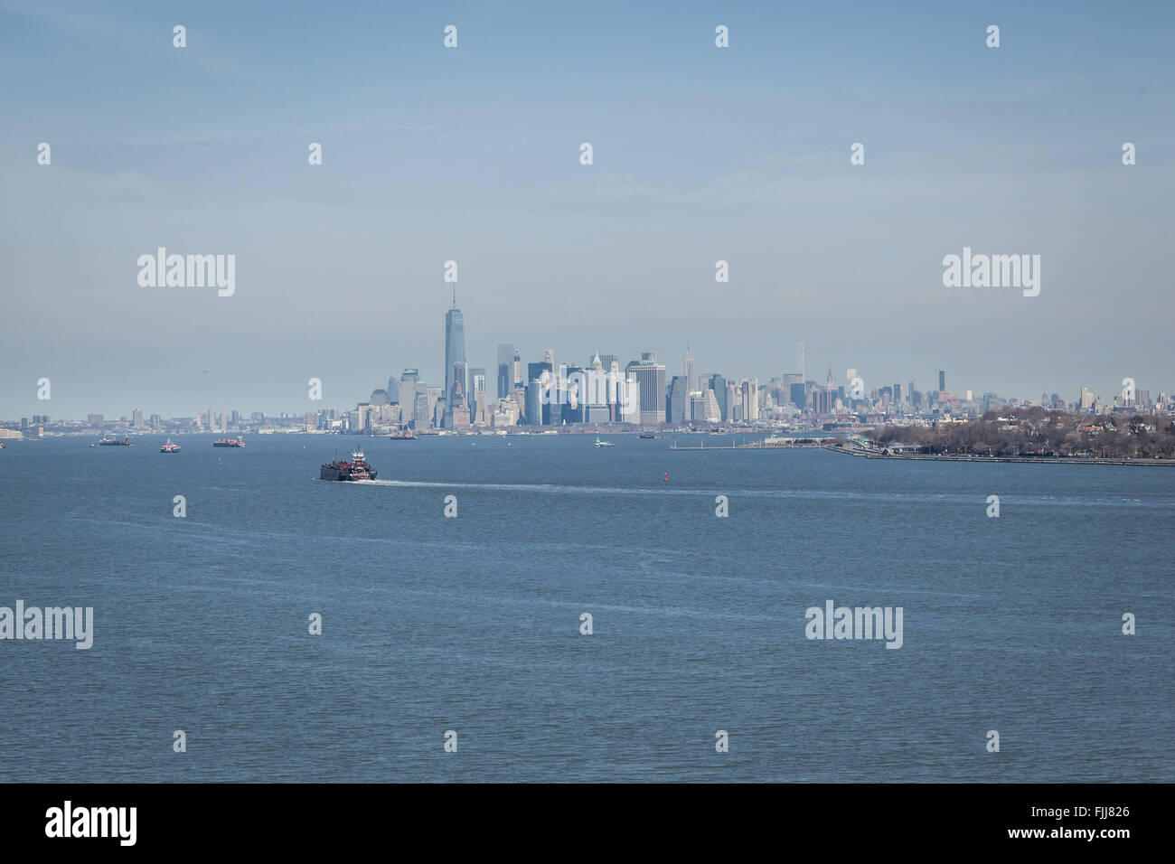 Lower manhattan skyline 2016 hi-res stock photography and images - Alamy