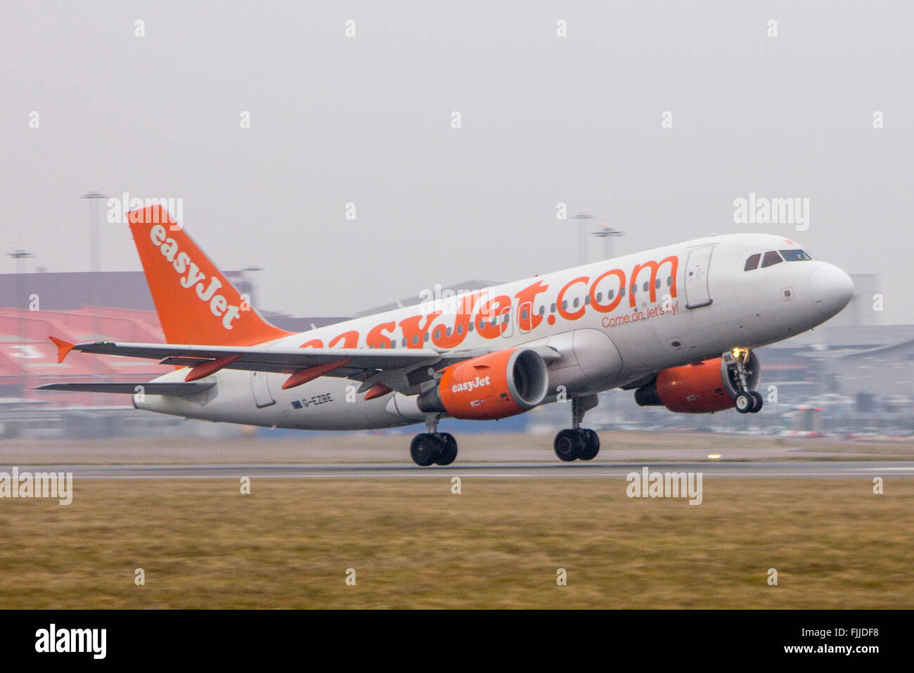 Boeing 737 easyJet Airlines at LTN London Luton Airport Stock Photo - Alamy