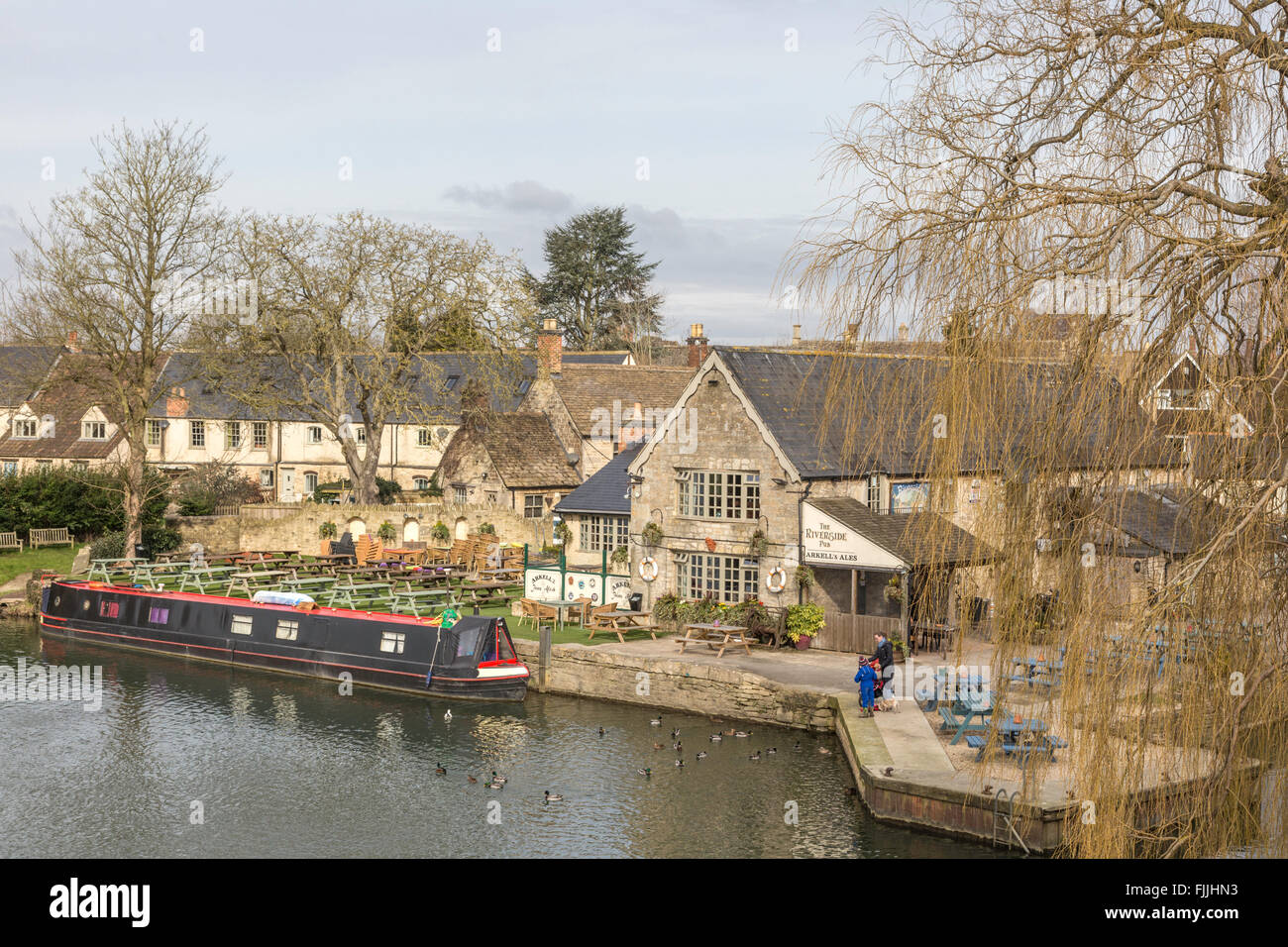 The upper reaches of the River Thames navigation and the Cotswold town ...