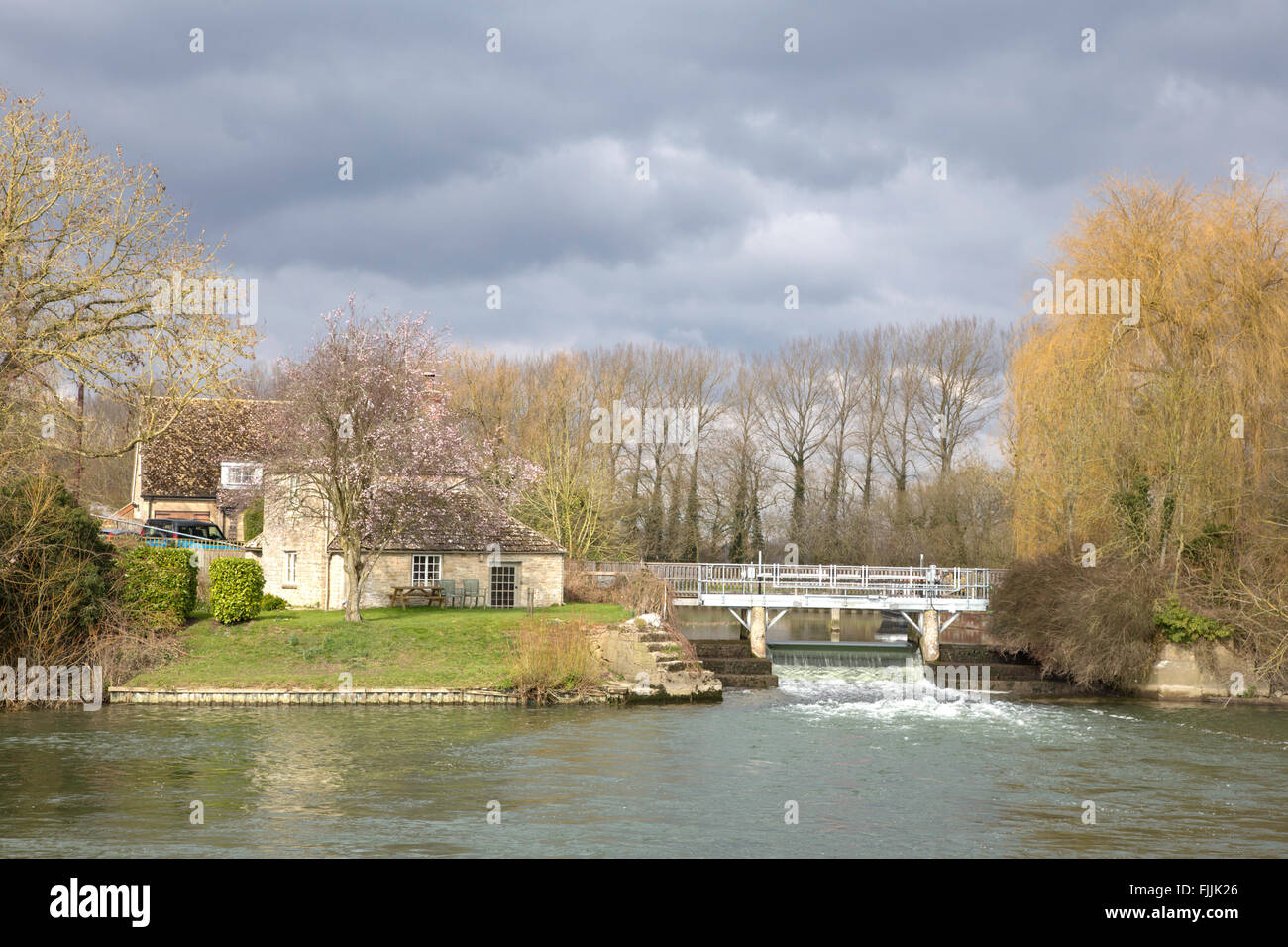 Buscot Lock and weir on the River Thames, Oxfordshire, England, UK ...