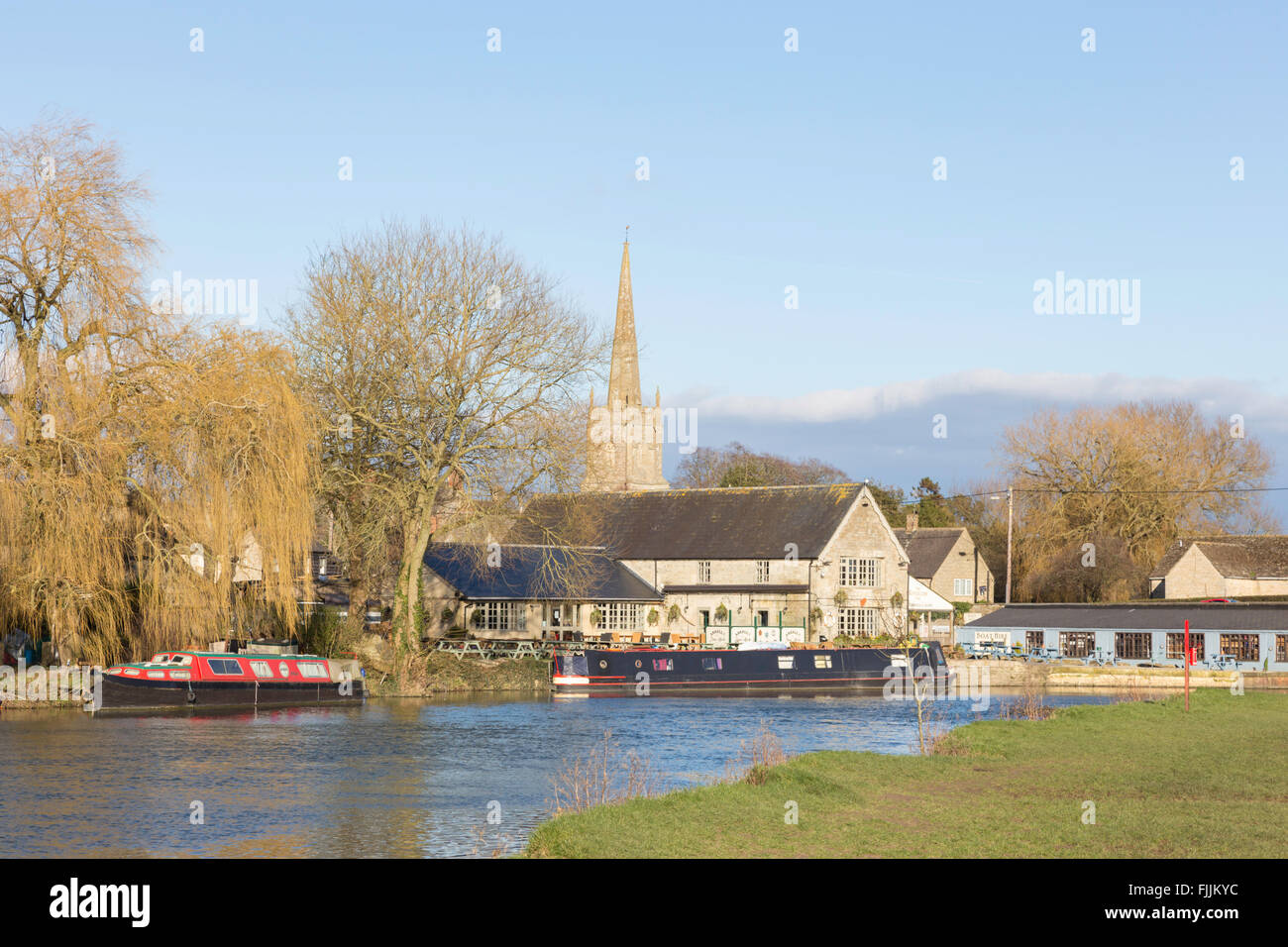 River Thames and the Cotswold town of Lechlade-on-Thames, Oxfordshire ...