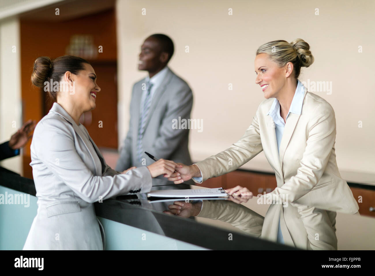 Hotel front desk sign hi-res stock photography and images - Alamy