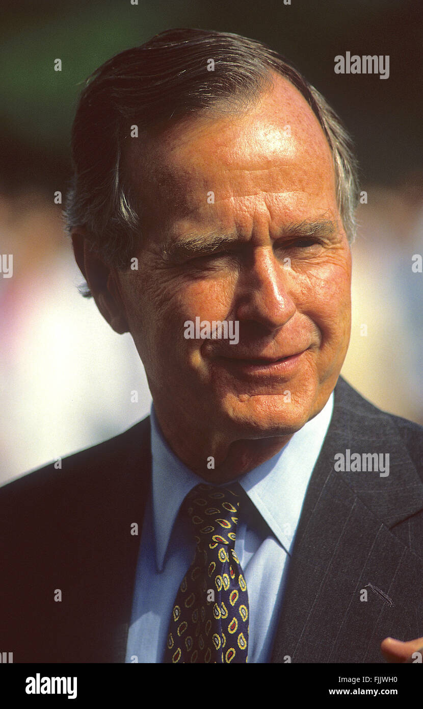 George h w bush 1992 portrait hi-res stock photography and images - Alamy