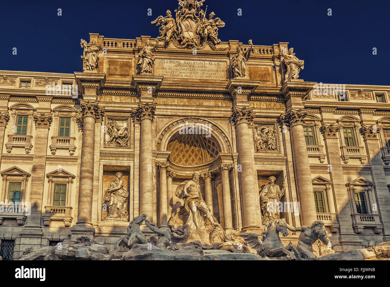 water, statues and artificial rocks in the architecure of roman ...