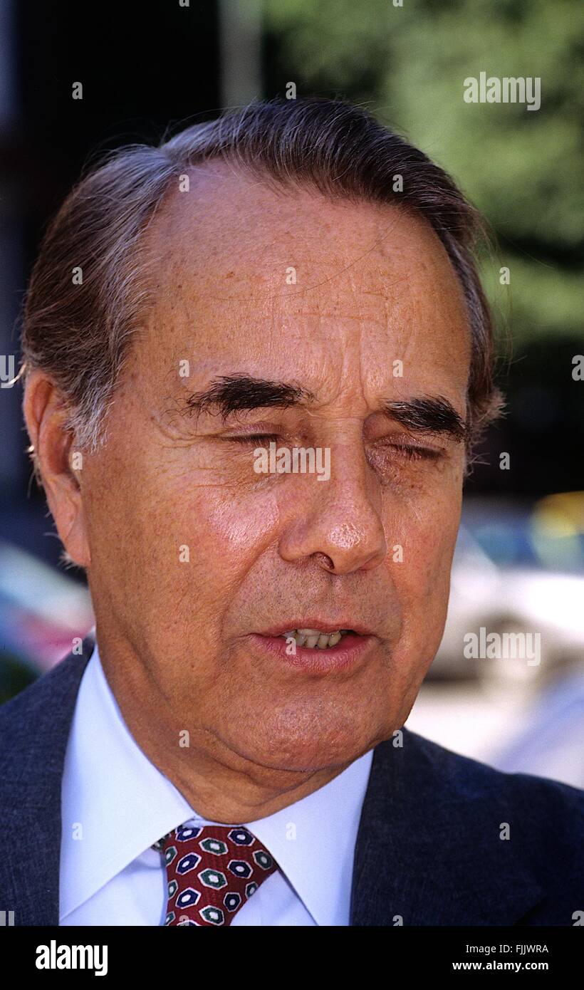 Bob dole from the 1996 election hi-res stock photography and images - Alamy