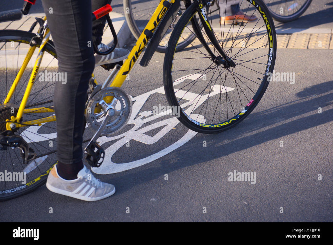 Cyclist waiting hi-res stock photography and images - Alamy