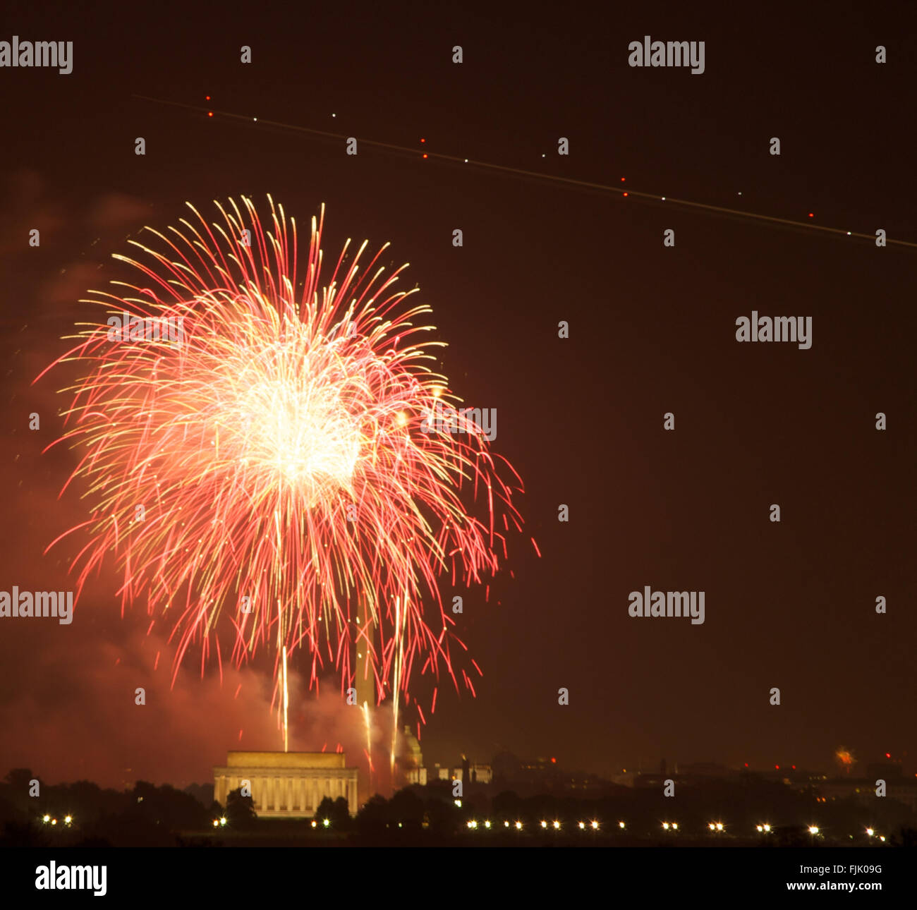 Washington dc monuments, fireworks hi-res stock photography and images ...