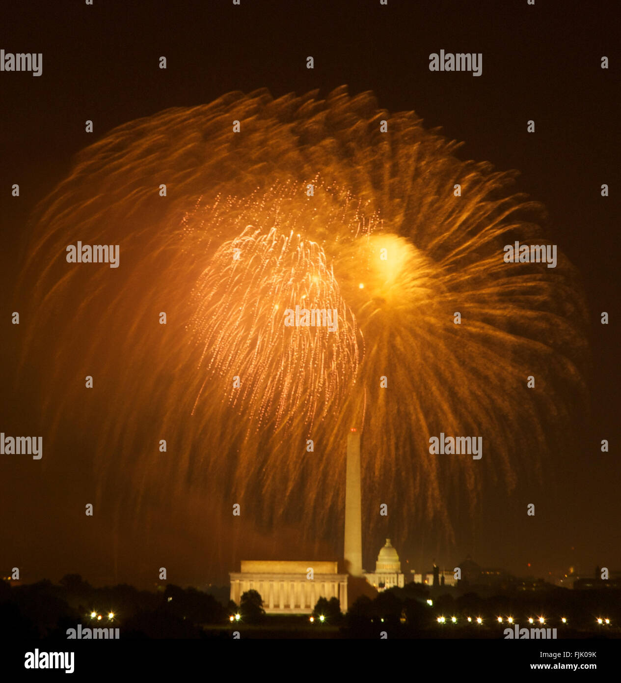 Washington dc monuments, fireworks hi-res stock photography and images ...