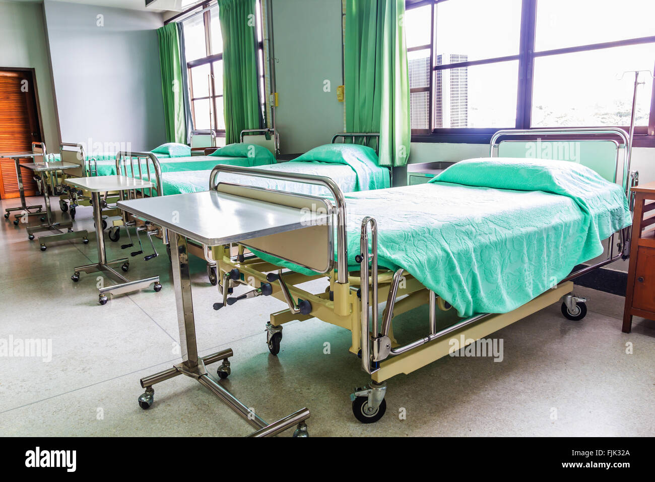Empty hospital bed hi-res stock photography and images - Alamy