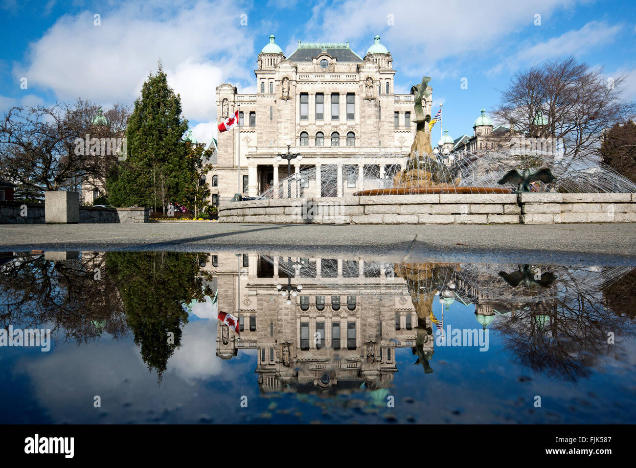 British Columbia Parliament Building - Victoria, Vancouver Island ...