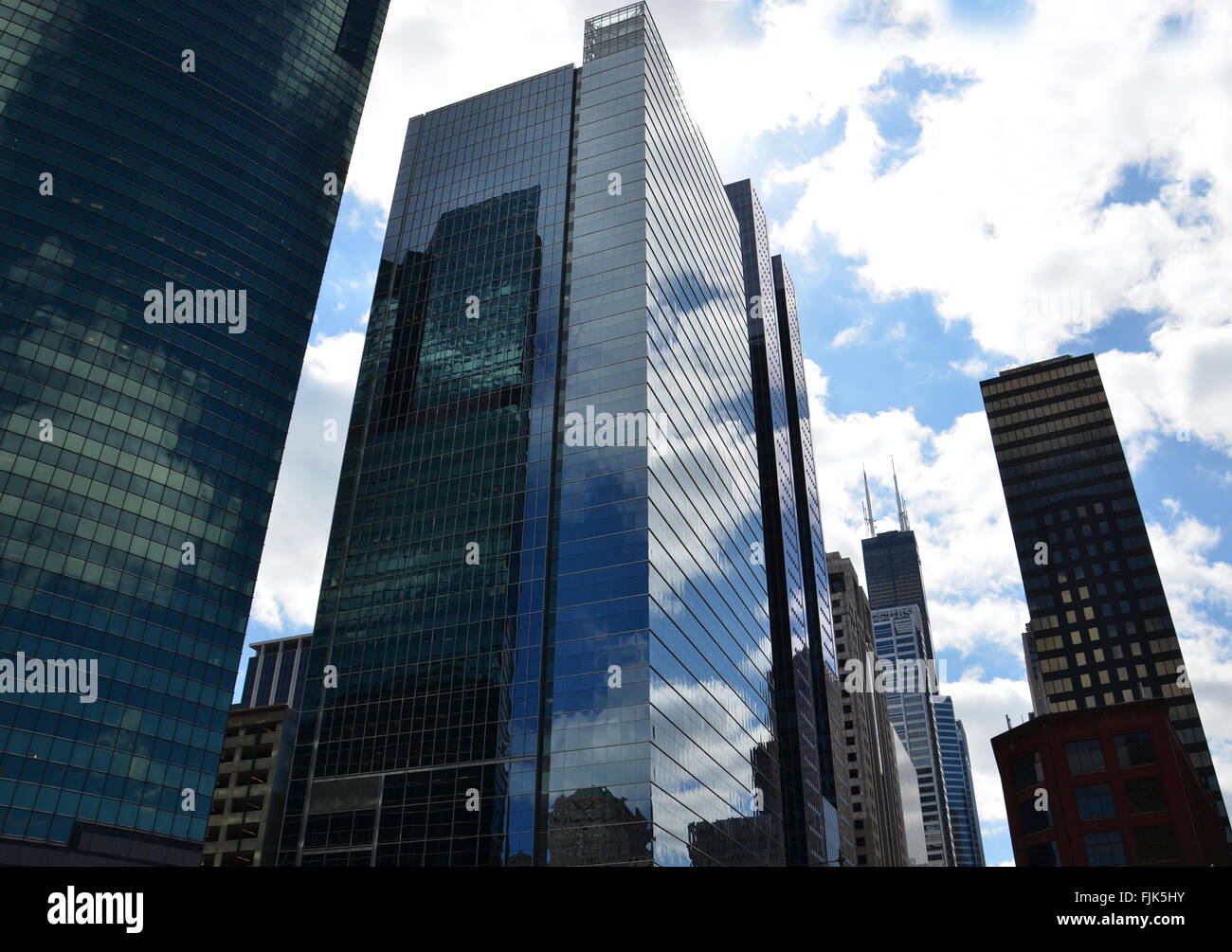 Low Angle View of skyscrapers in Chicago, Illinois, USA Stock Photo - Alamy
