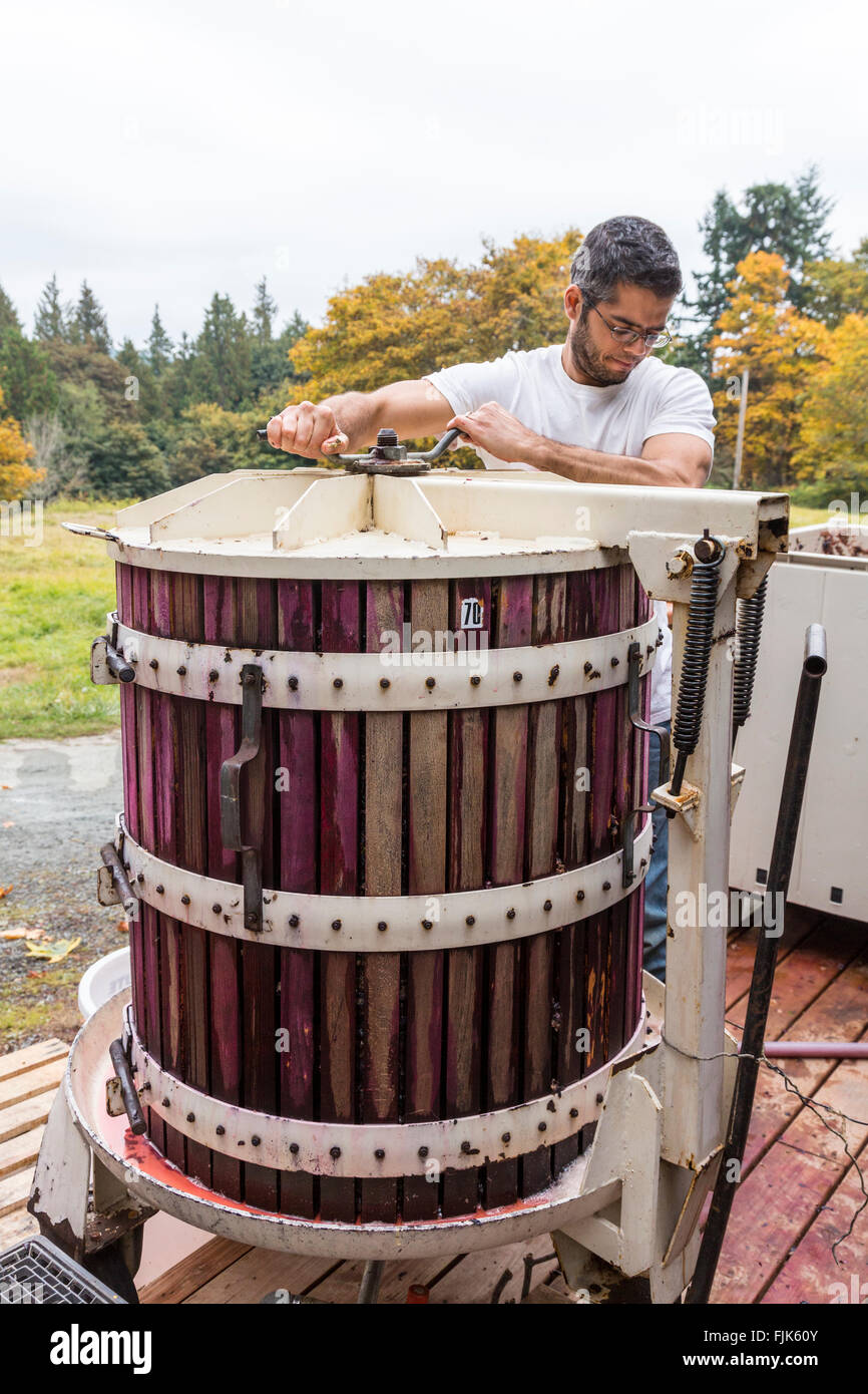 Winery press hi-res stock photography and images - Alamy