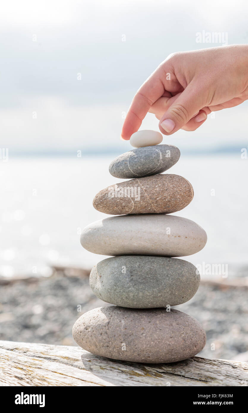 Balanced beach stones hi-res stock photography and images - Alamy