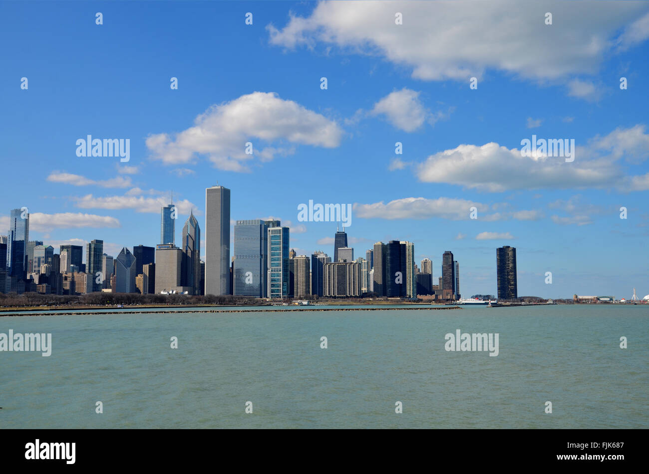 Downtown chicago skyline hi-res stock photography and images - Alamy