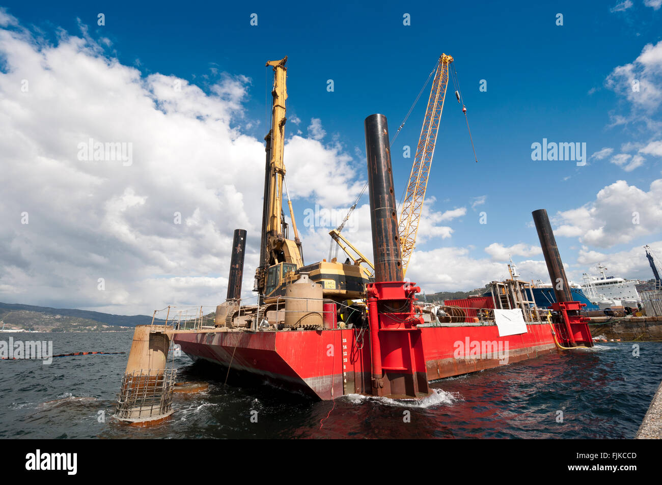 Floating work platform hi-res stock photography and images - Alamy