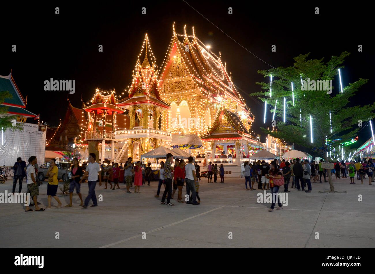 People join Kathin merit ceremony and praying with buddha statue at Wat ...