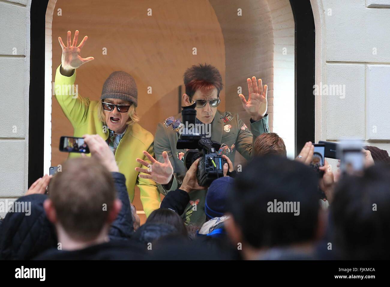 Ben Stiller and Owen Wilson, in the role of Derek Zoolander and Hansel ...