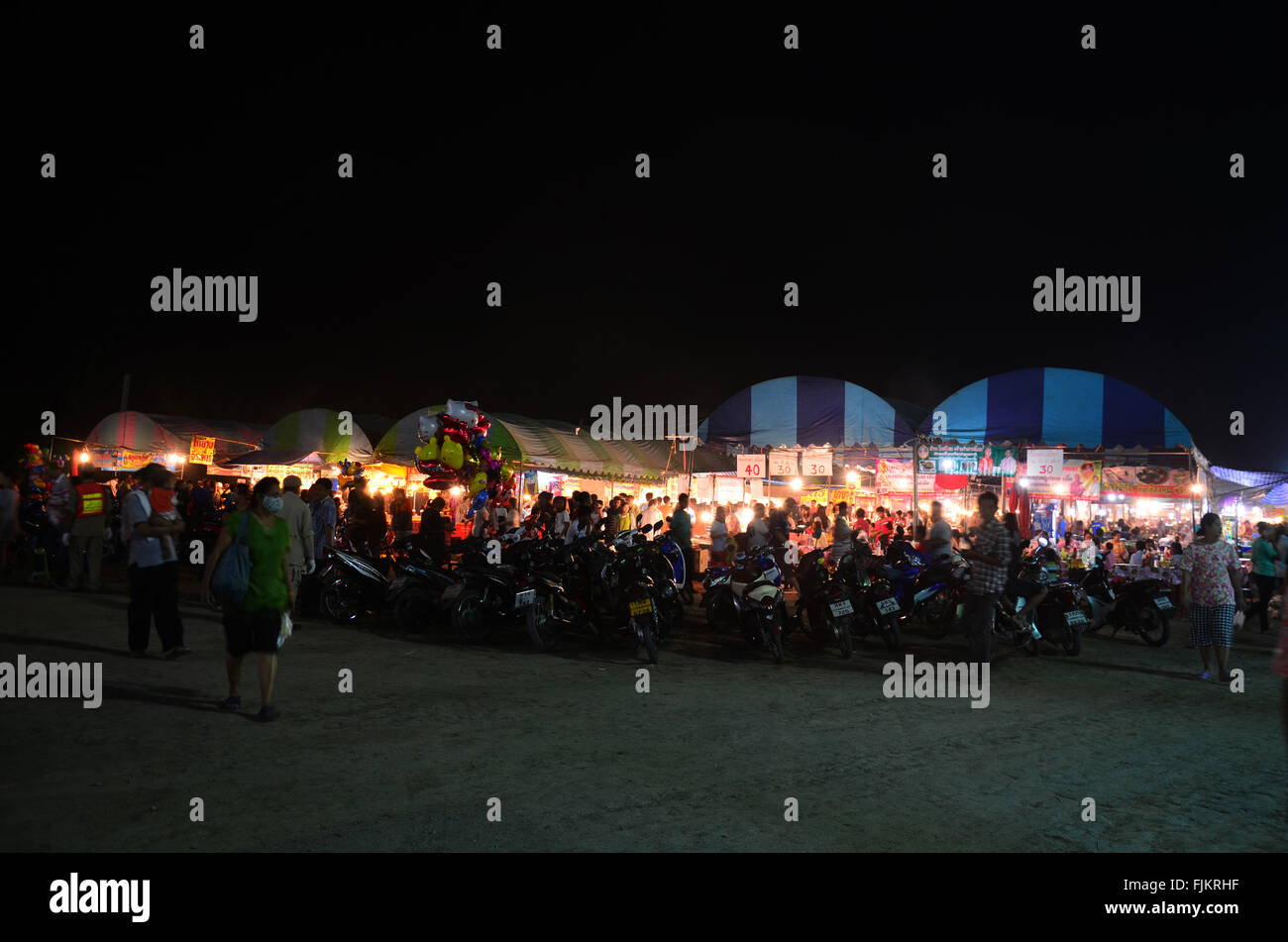 Nonthaburi night market hi-res stock photography and images - Alamy