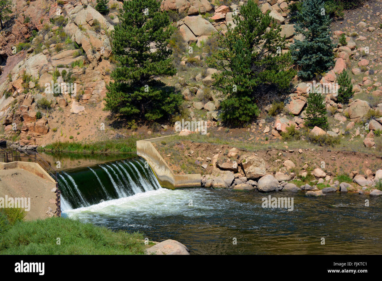 Water flow splash hi-res stock photography and images - Alamy