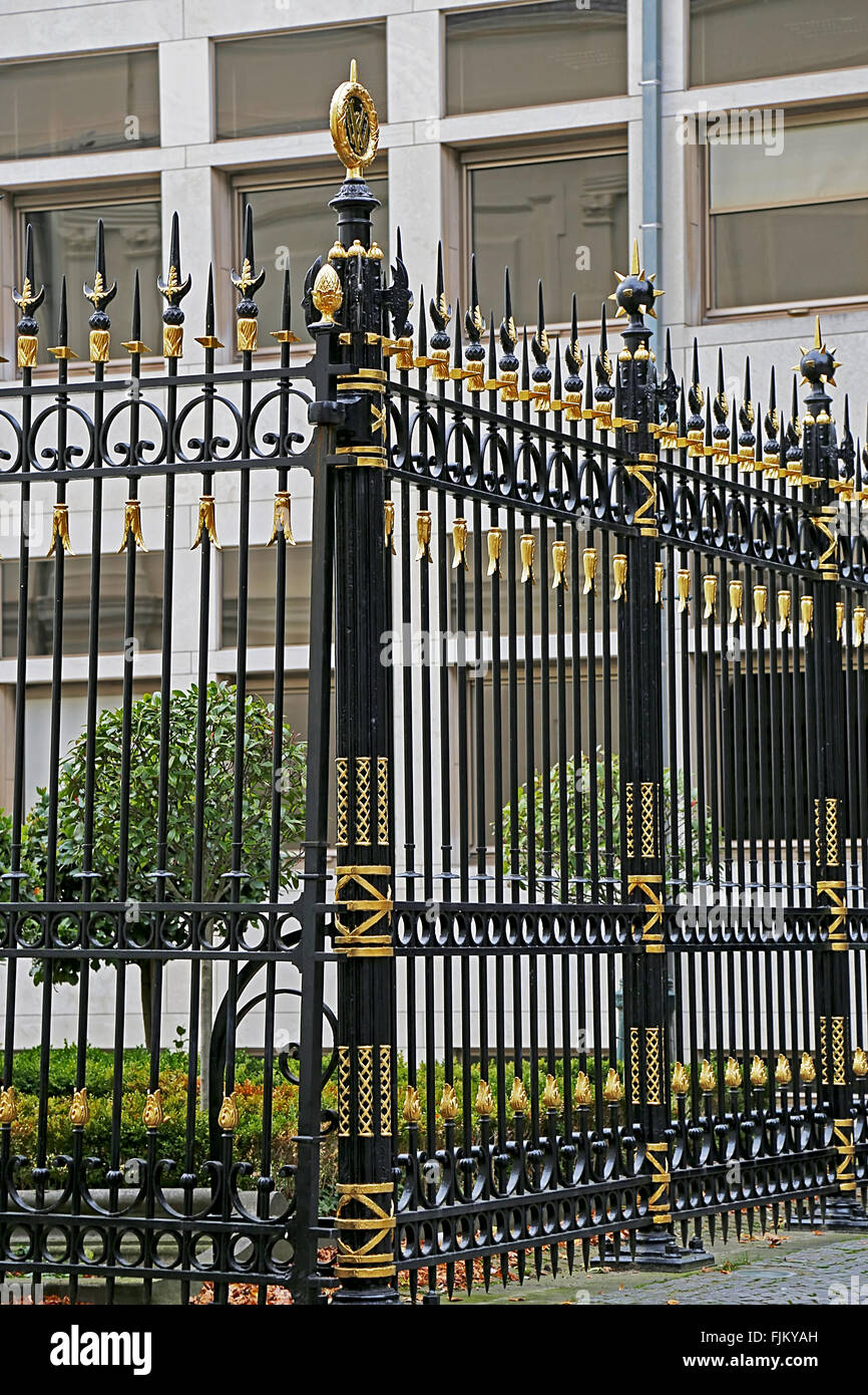 Metal fence gold hi-res stock photography and images - Alamy