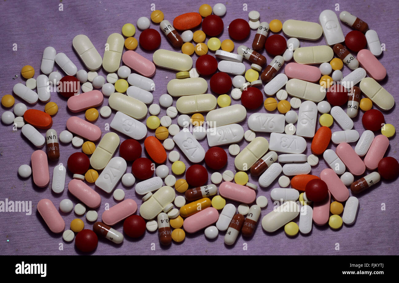 Pill tablet logo capsule medicine hi-res stock photography and images ...