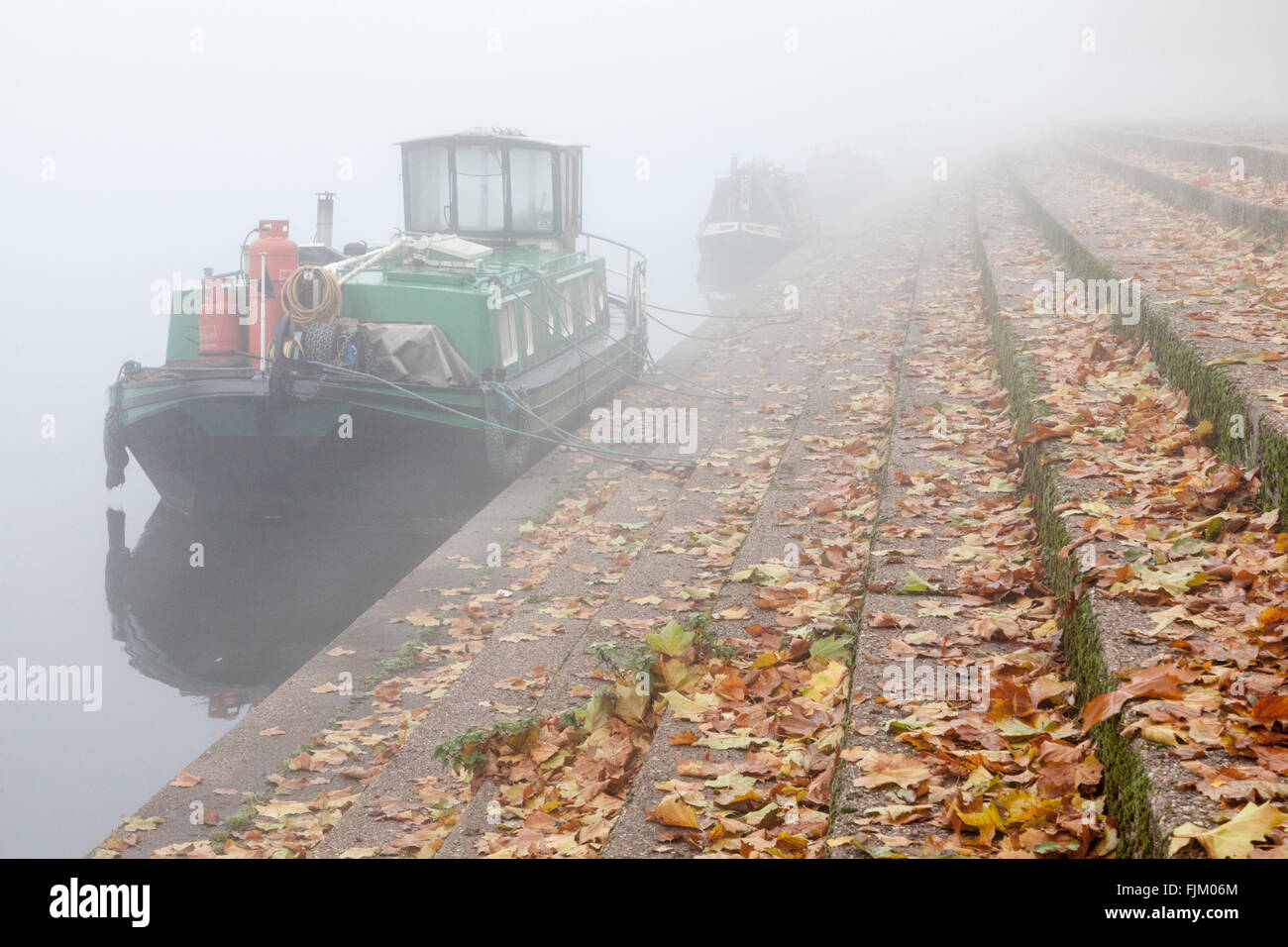Fog shrouded water hi-res stock photography and images - Alamy