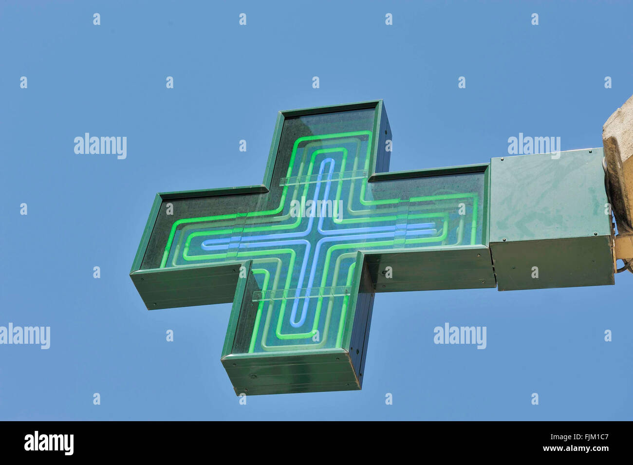 Green cross neon sign hi-res stock photography and images - Alamy