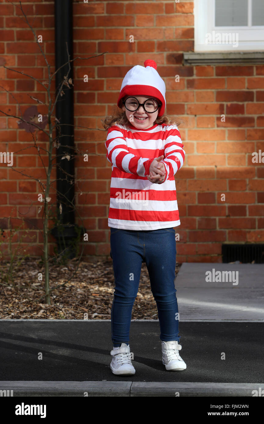 Wheres wally book hi-res stock photography and images - Alamy