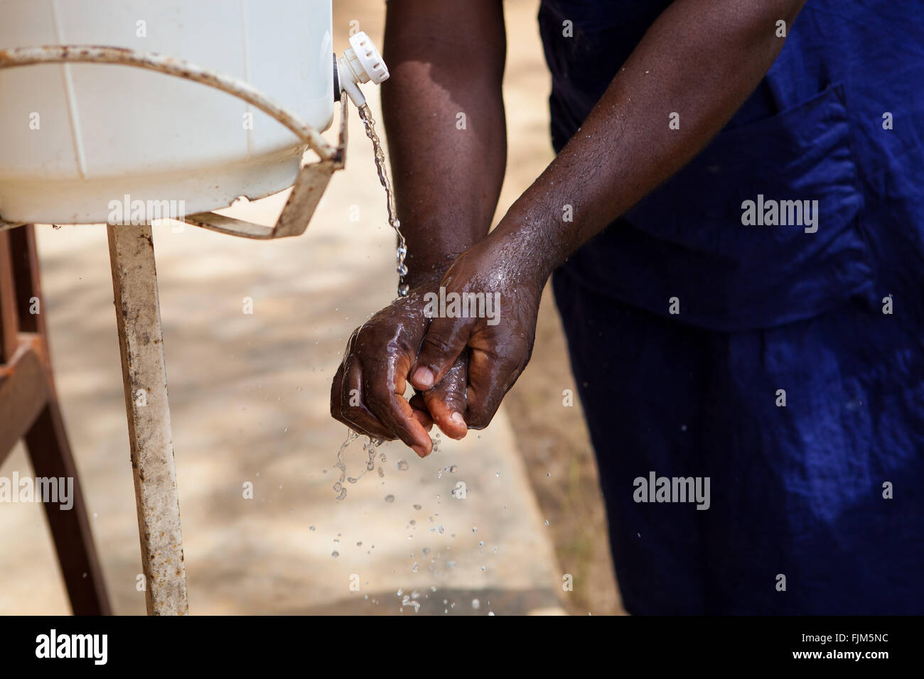 Wash hands africa hi-res stock photography and images - Alamy