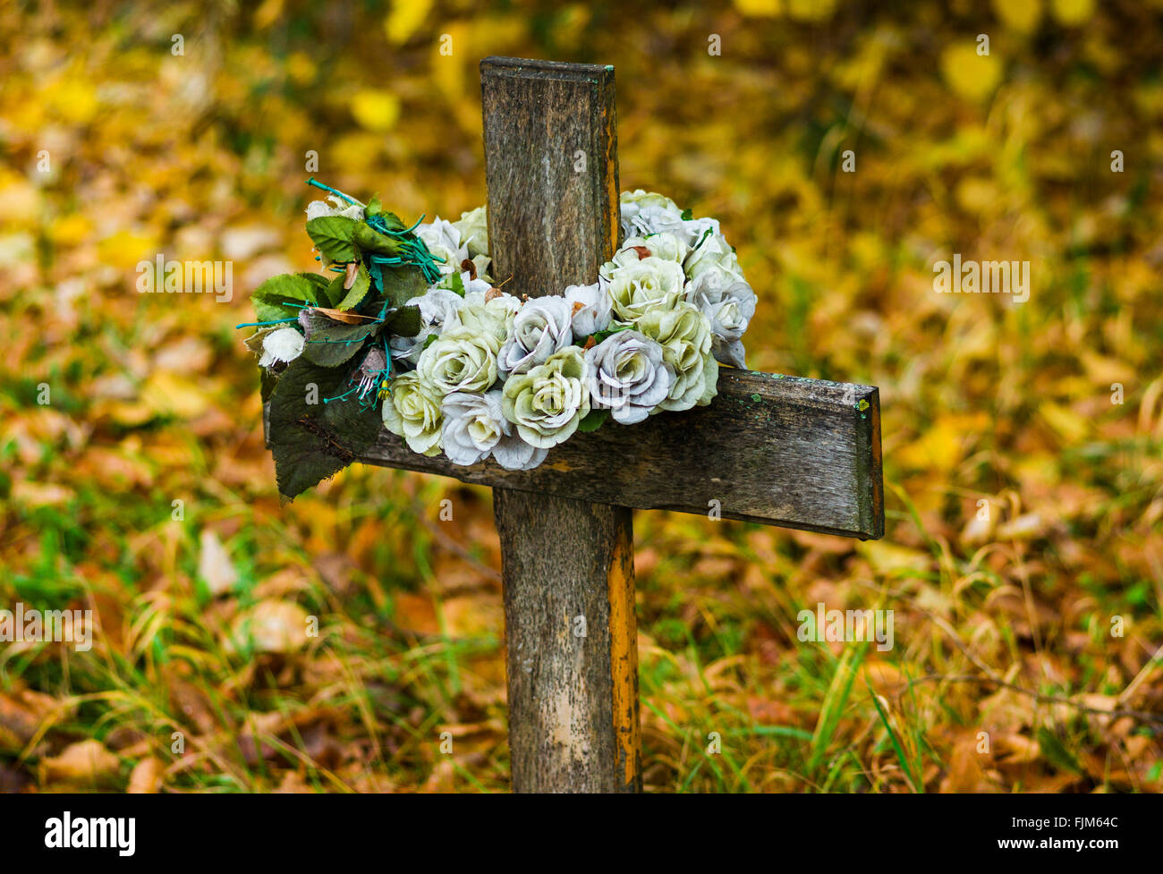 Roadside memorial cross flower hi-res stock photography and images - Alamy