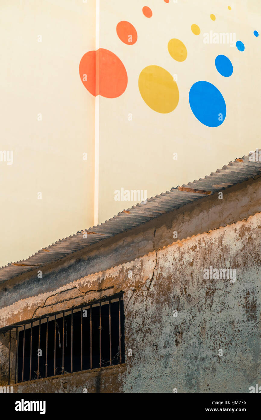 Dots of various sizes hi-res stock photography and images - Alamy