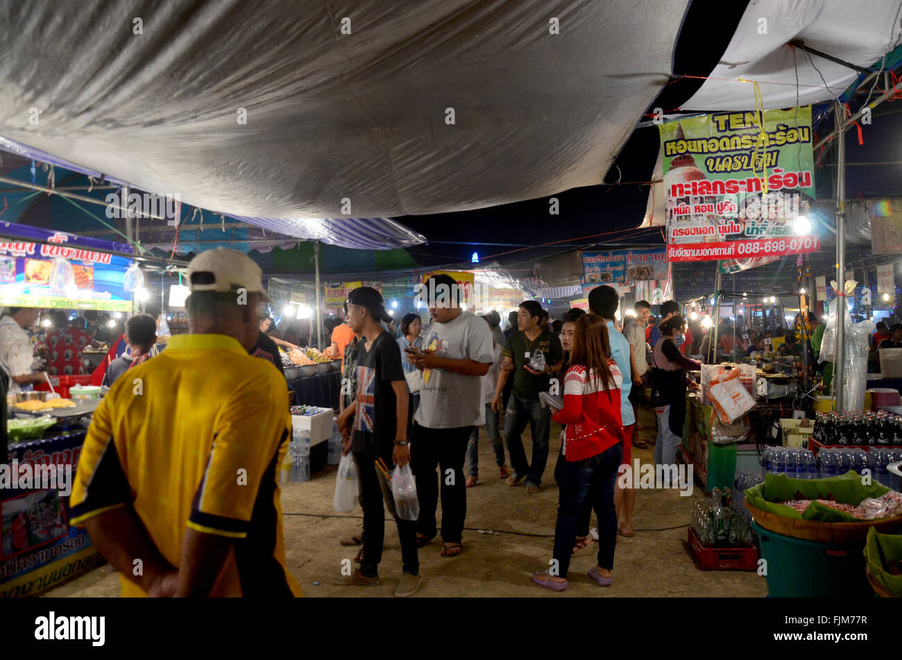 Nonthaburi night market hi-res stock photography and images - Alamy