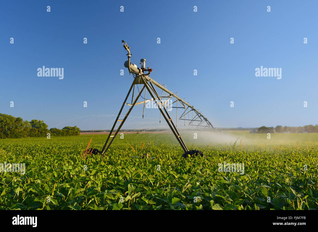 Farm Pivot Irrigation System Watering a Crop Stock Photo - Alamy