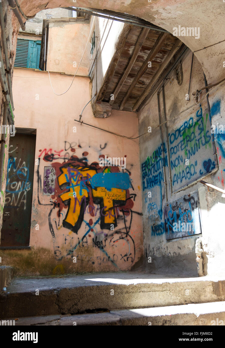 Graffiti corner hi-res stock photography and images - Alamy