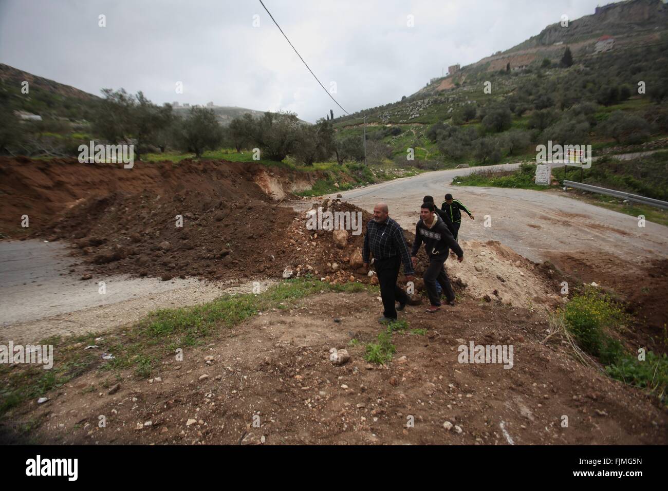 Nablus, West Bank, Palestinian Territory. 3rd Mar, 2016. Palestinians ...