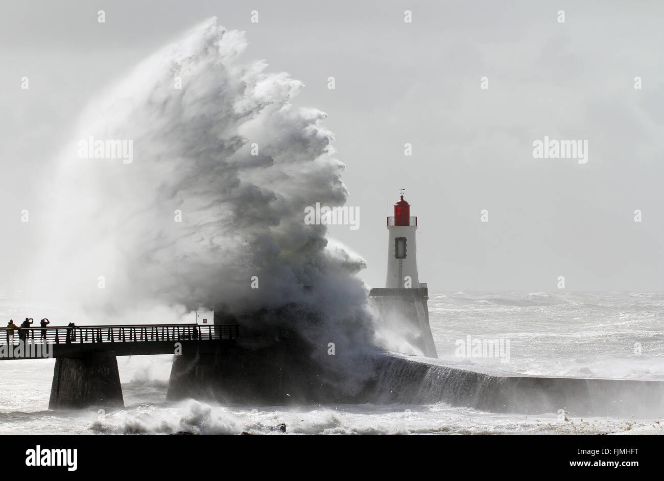 Lighthouse storm hi-res stock photography and images - Alamy