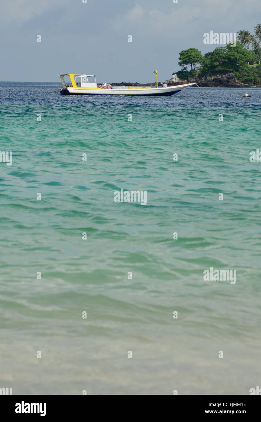 Side View Of Boat In Calm Blue Sea Stock Photo - Alamy