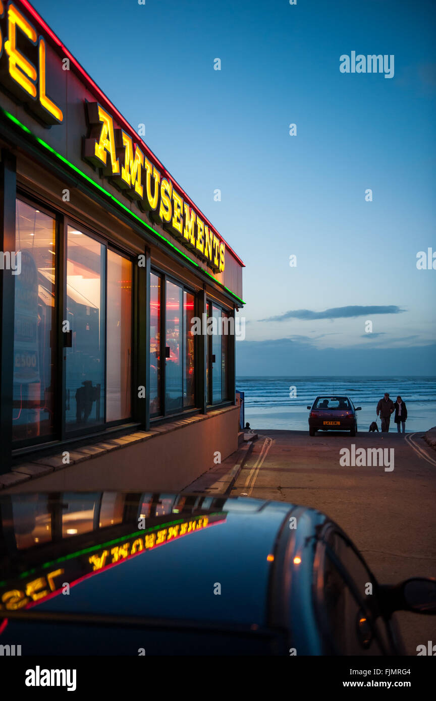 Sign arcade hi-res stock photography and images - Alamy
