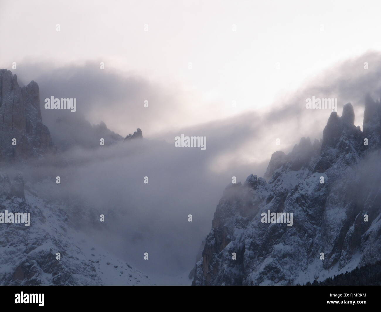 Behind it mountains hi-res stock photography and images - Alamy