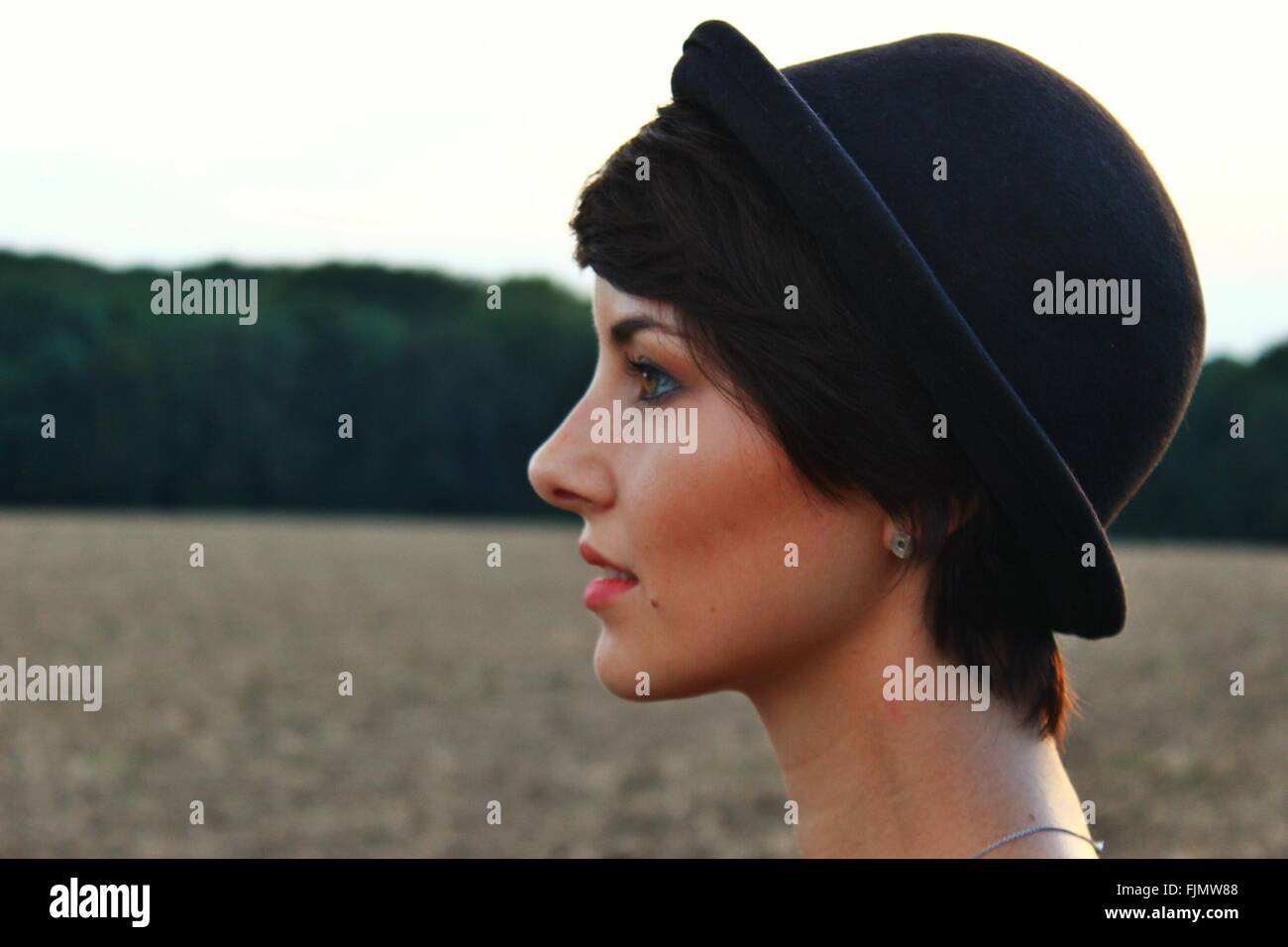 Close up woman in profile hi-res stock photography and images - Alamy