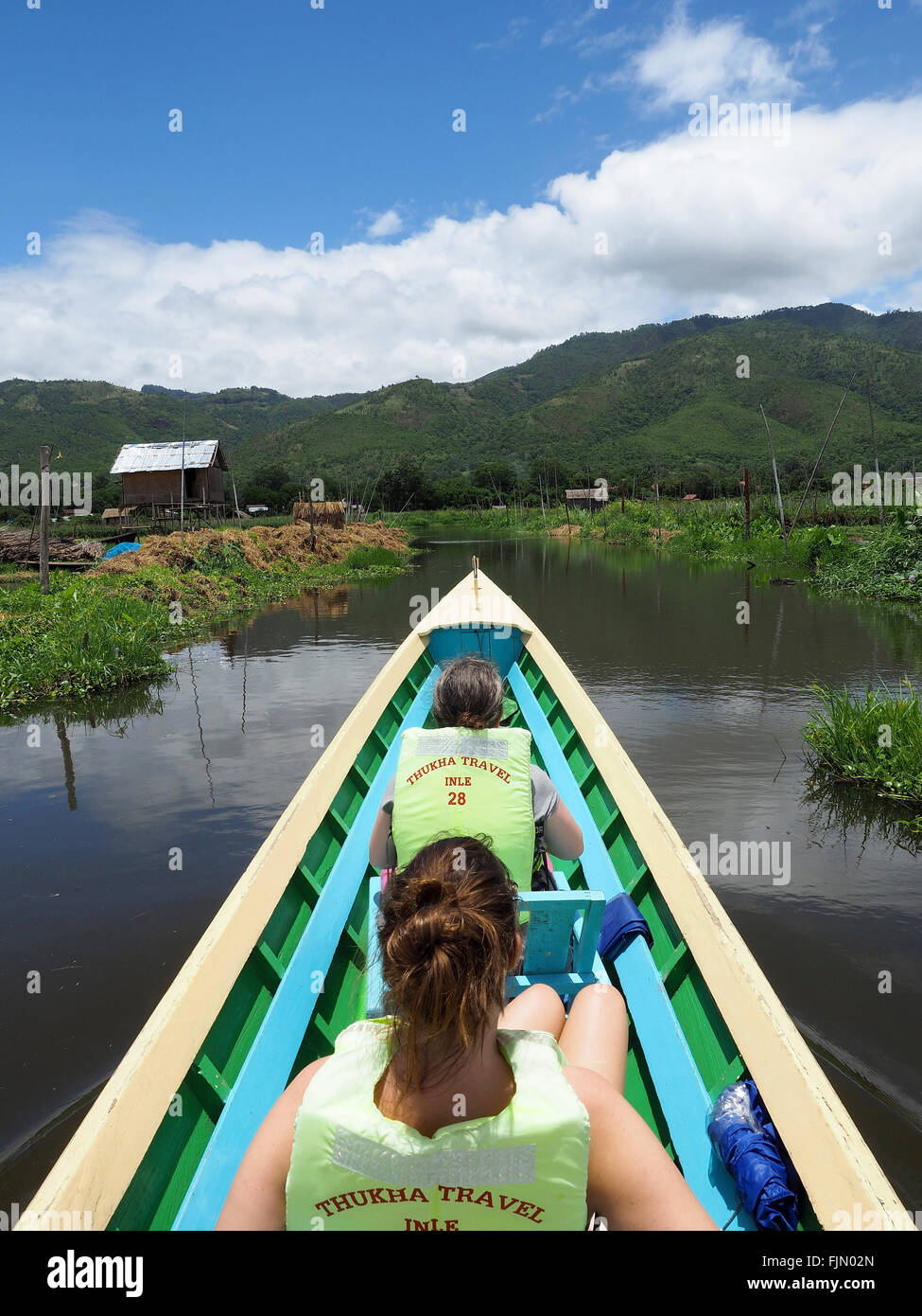 Tourists arriving at Sanctum Inle Resort Hotel by canoe at Inlay (Inle ...