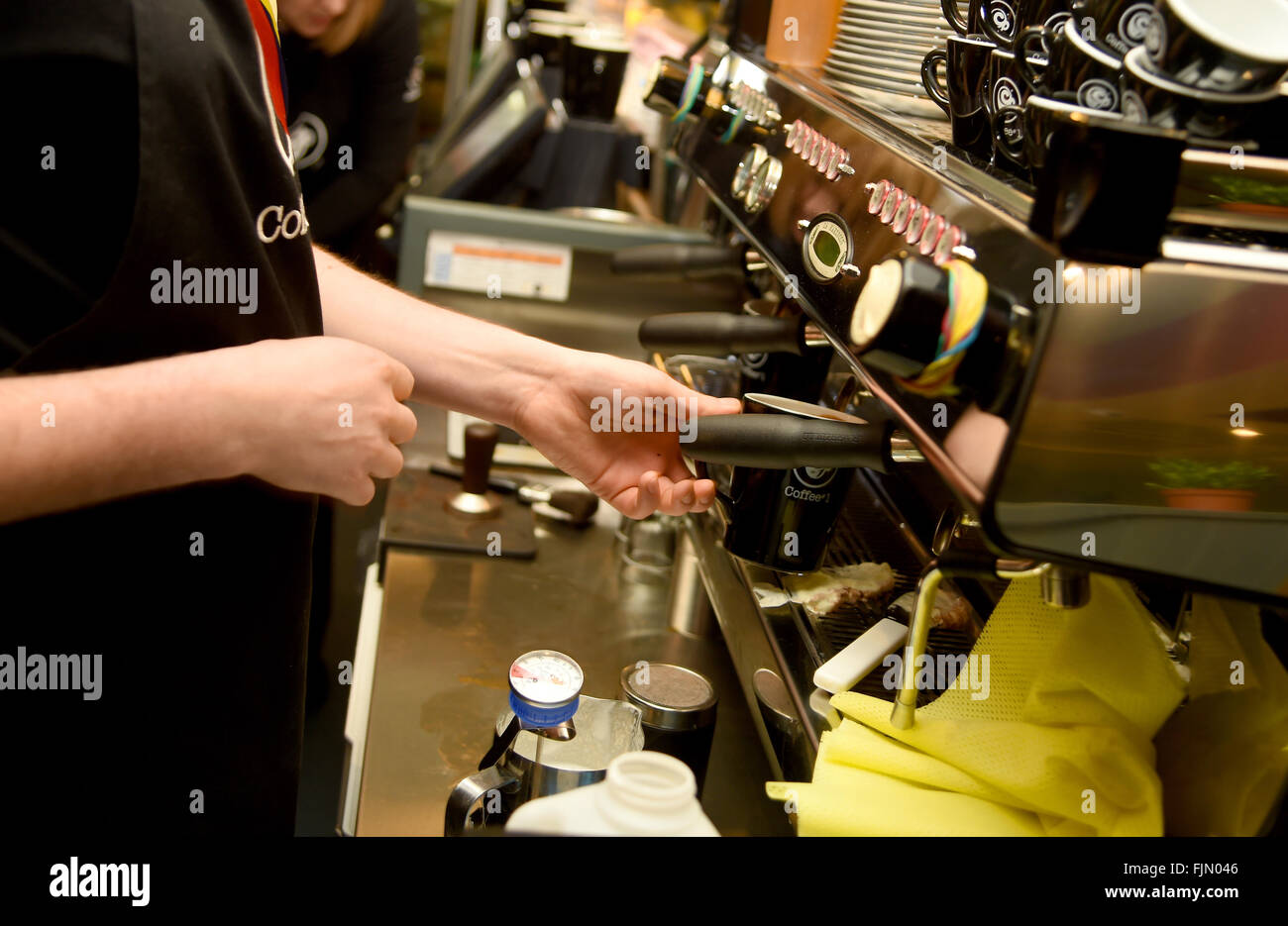 Coffee shop interior uk hi-res stock photography and images - Alamy