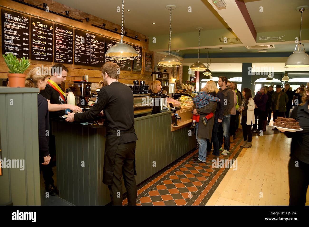 Coffee shop queue hi-res stock photography and images - Alamy